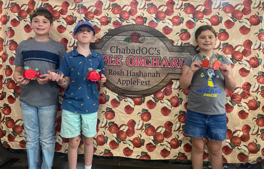 Chabad of Orange County hosts ‘AppleFest’ Chabad of Orange County hosts ‘AppleFest’